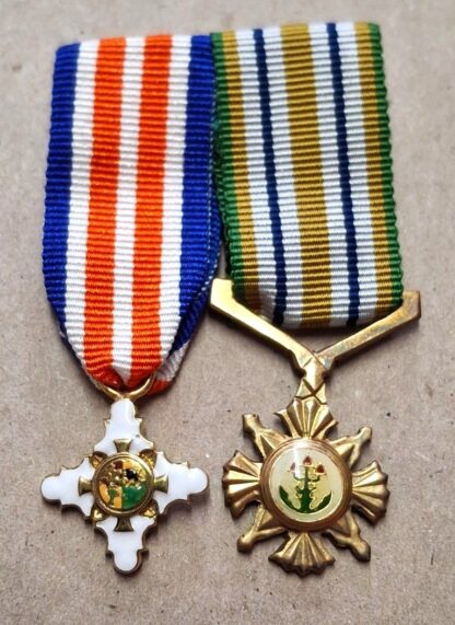 LOT 202 (32582) Est R5000 to R15000 – A Mess Dress Medal Bar Collection ...